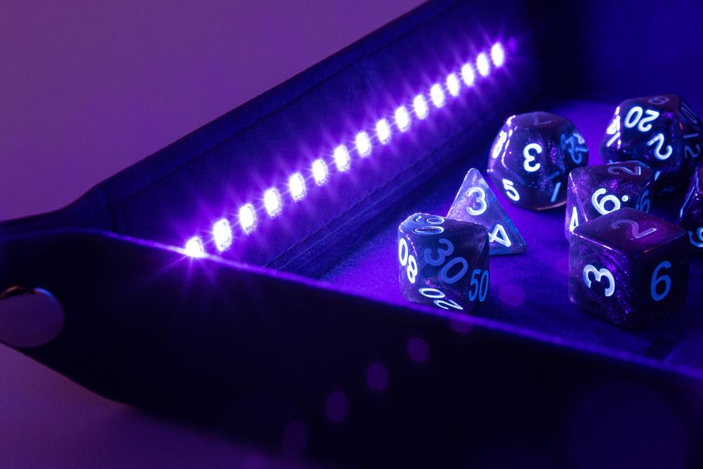Shadow Light Dice Tray with Blacklight and Blacklight Reactive D20 ...